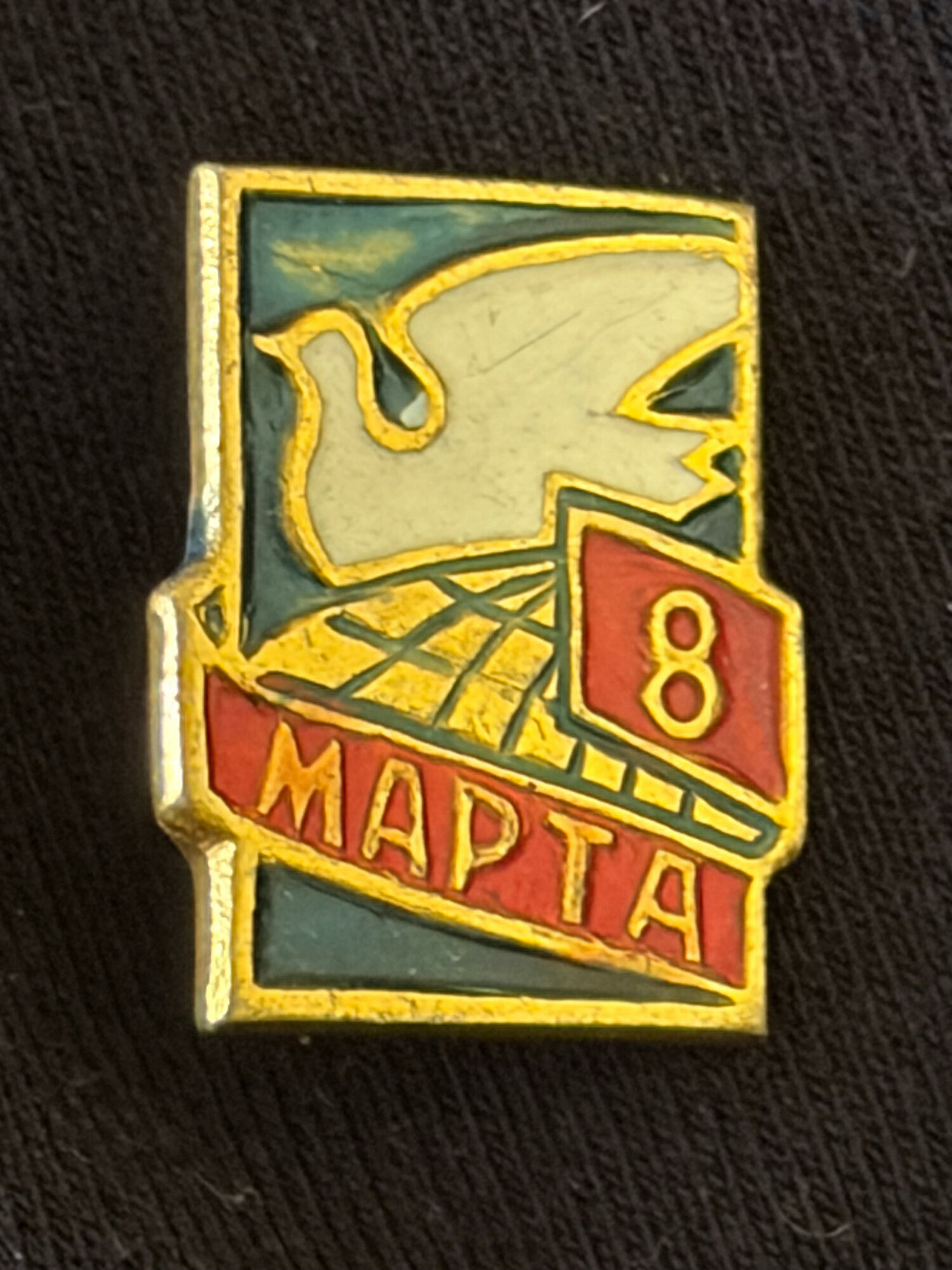 Значок винтажный, СССР. Металл, эмаль, спортивная символика Марта 8, крепление булавка