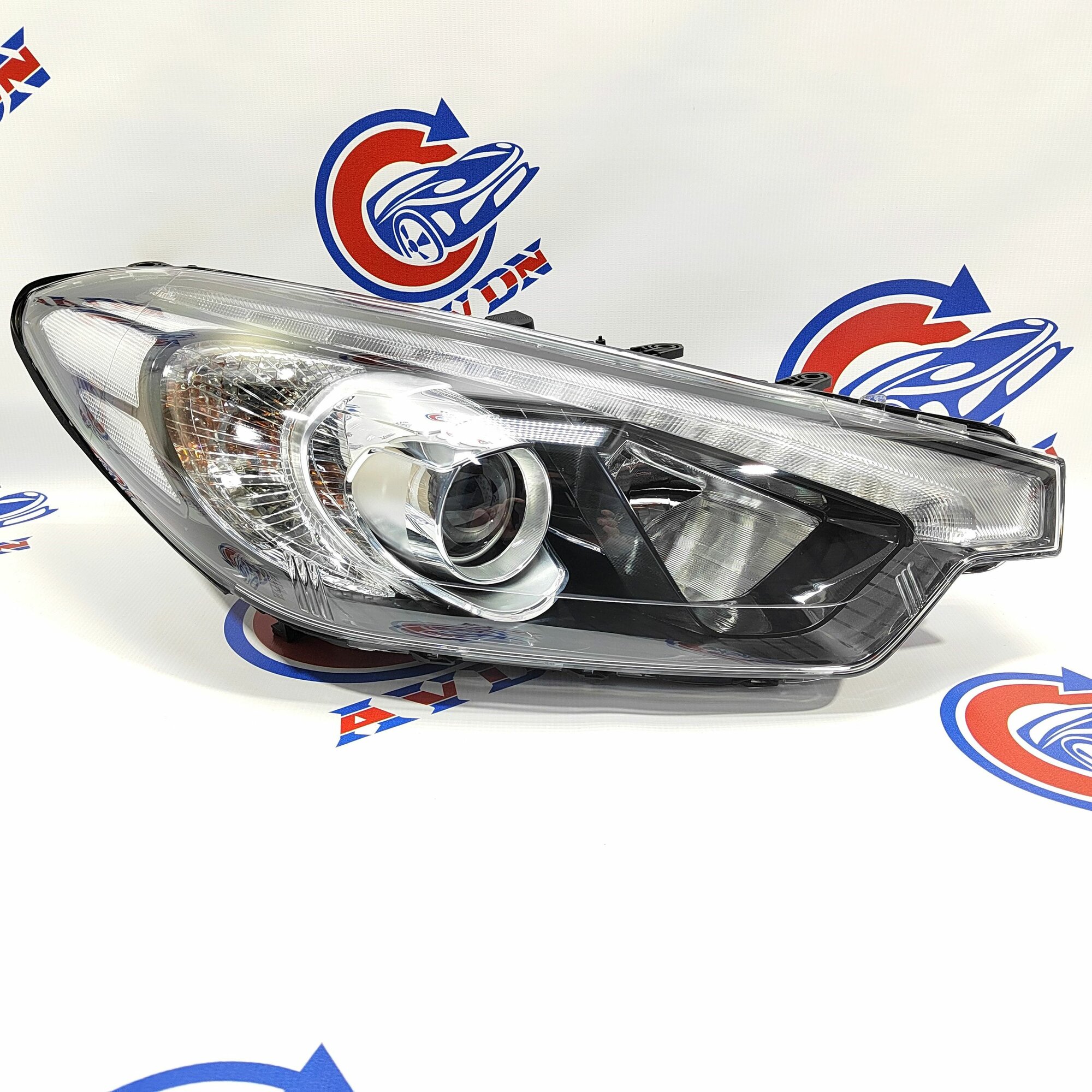 Фара правая KIA CERATO 13-16 LED/с корректором