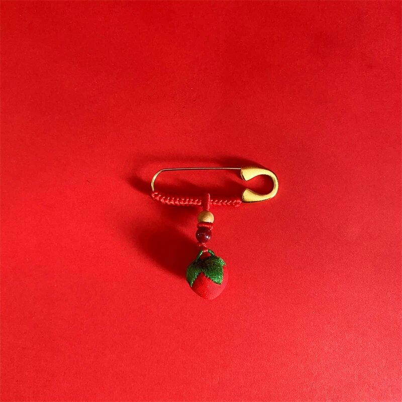 Детская брошь-подвеска с яблочной деталью, красная лента и песочнозолотое покрытие