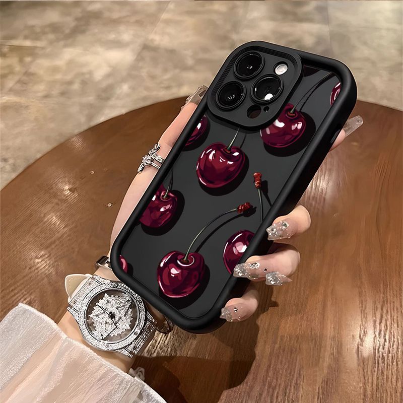 Чехол на Айфон 15 Про / iPhone 15 Pro чёрный с бордовыми вишнями силиконовый удароПрочный