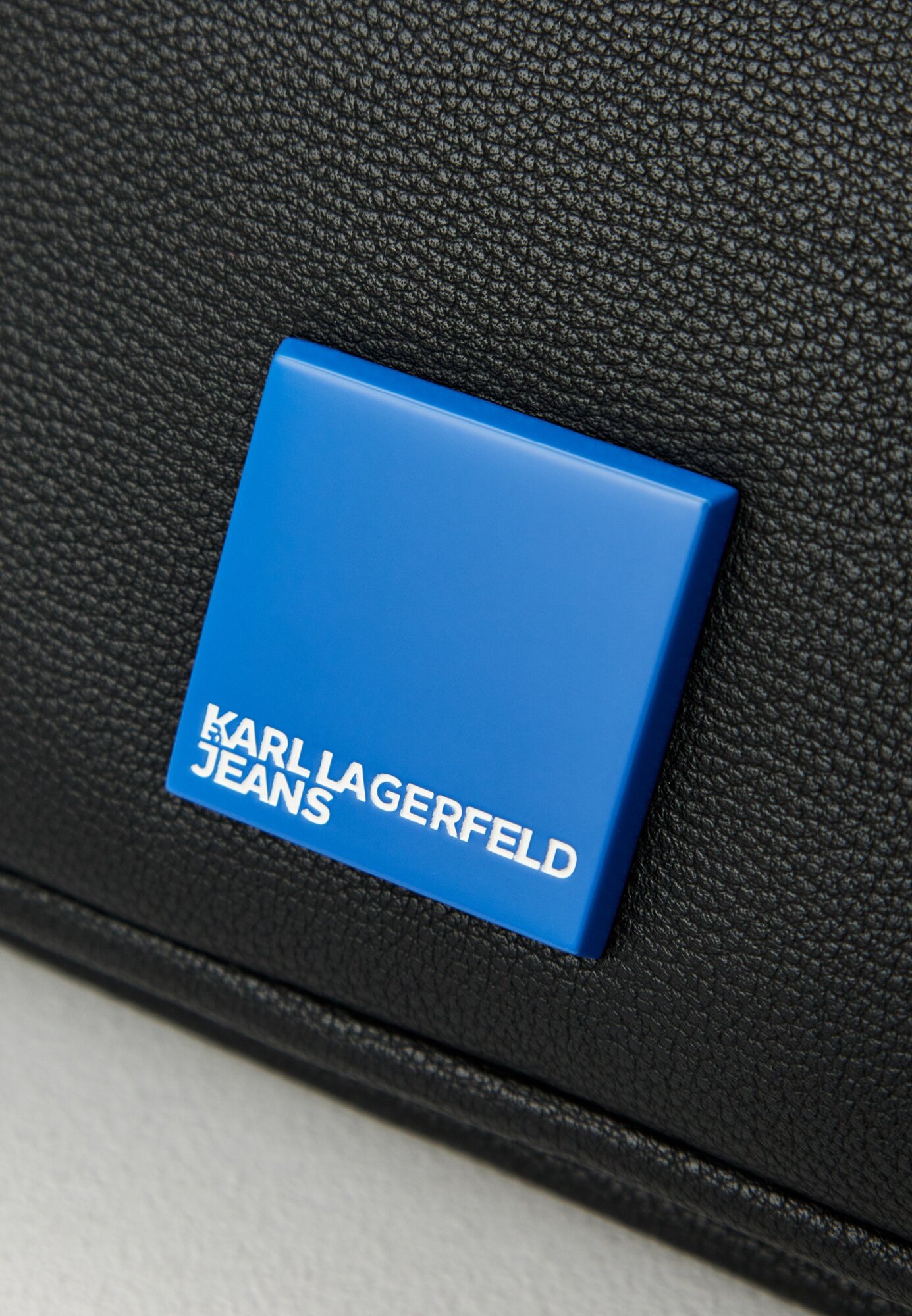 Сумка поясная KARL LAGERFELD JEANS BOX LOGO, фактура зернистая, черный — фото 1