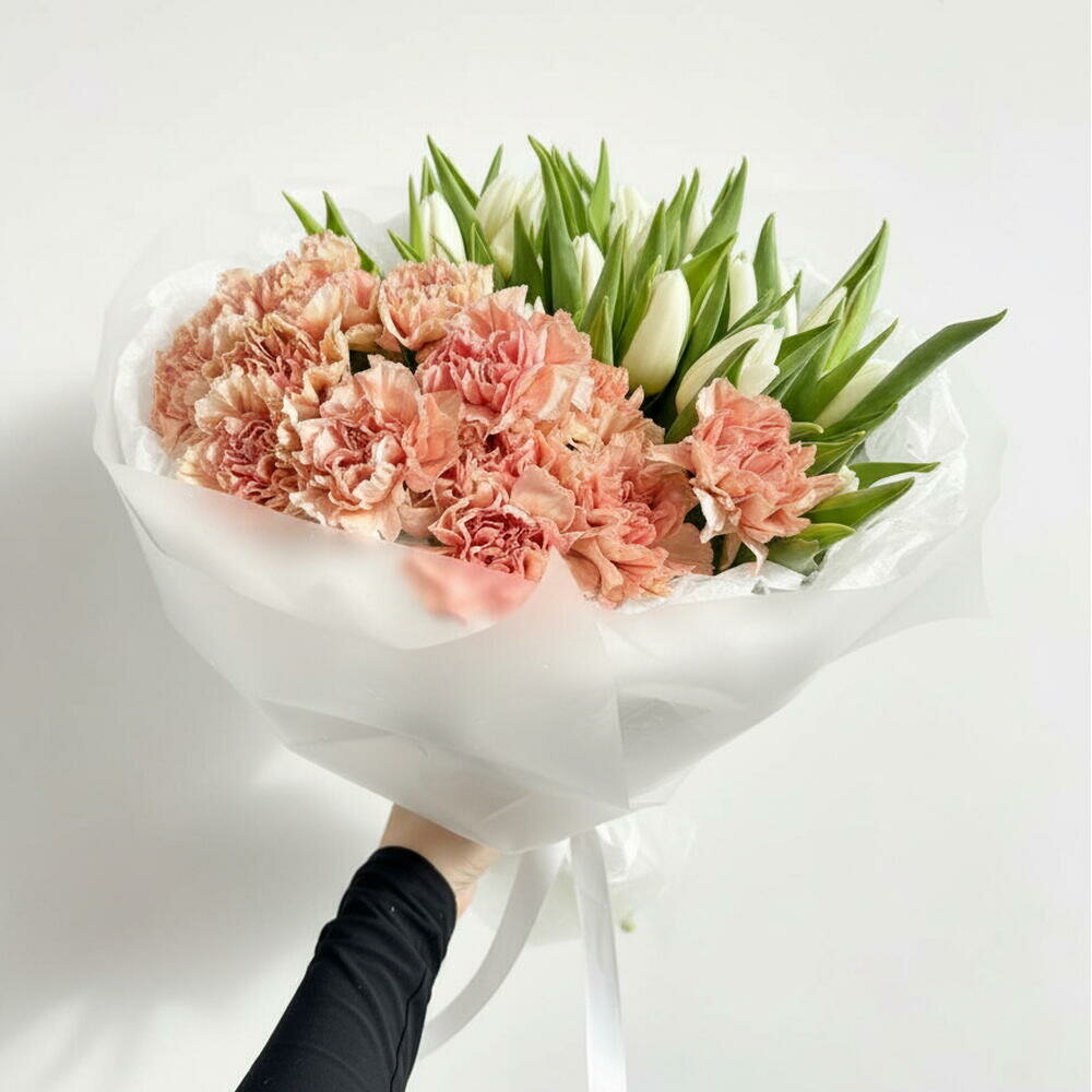 Букет Диантусы и Белые тюльпаны 29 шт