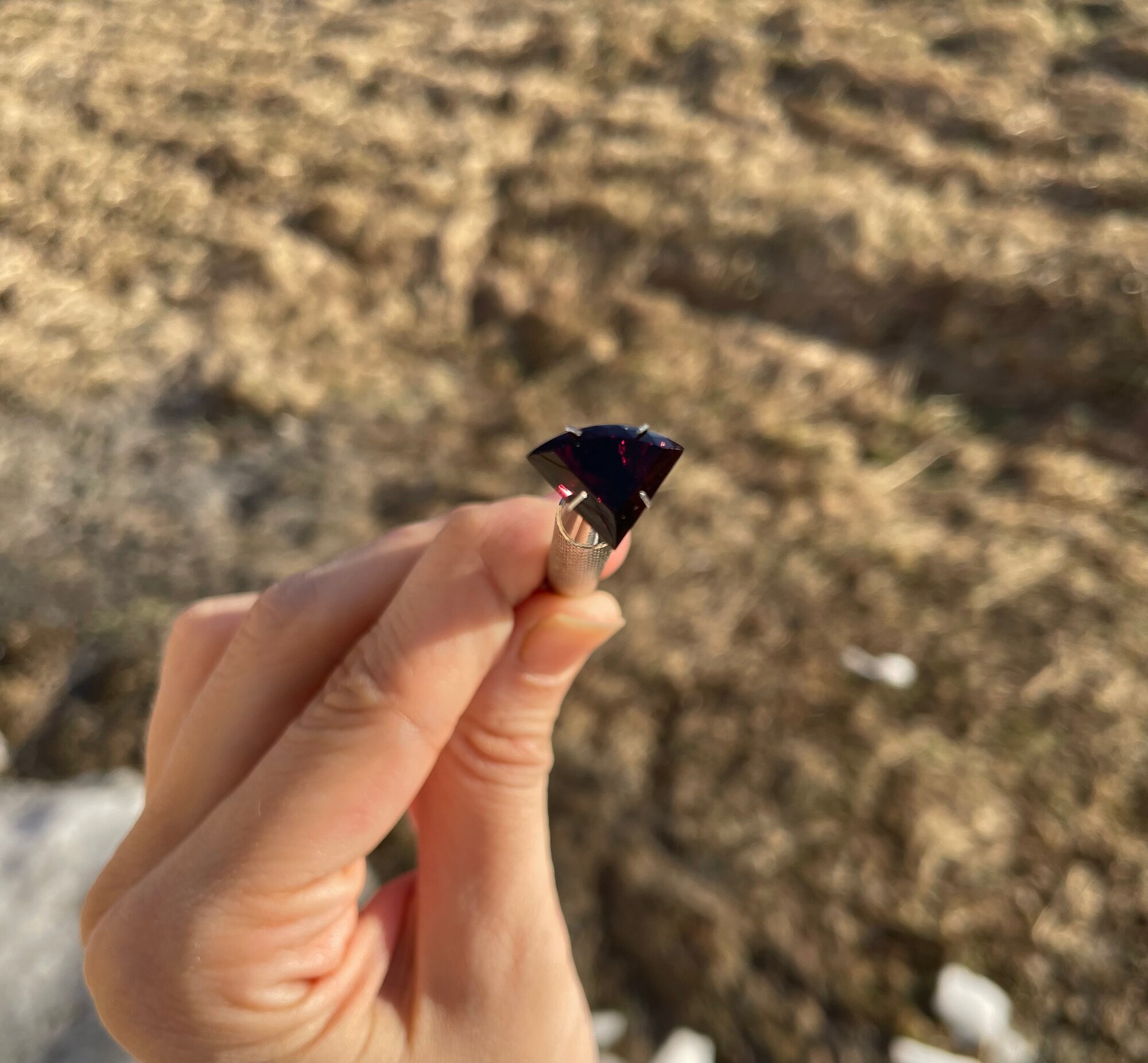 Гранат "Веер", ювелирная вставка, 3,35 карата, форма веера, 1,4x1,1 мм