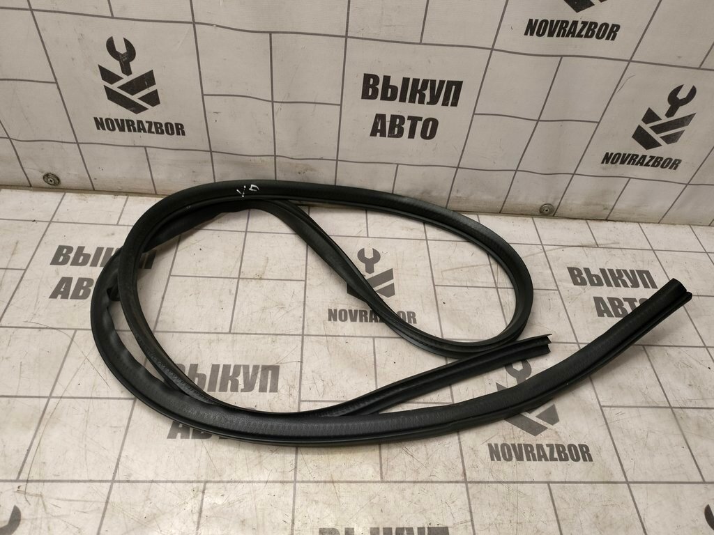 Уплотнитель двери Ford Fusion 2002-2012