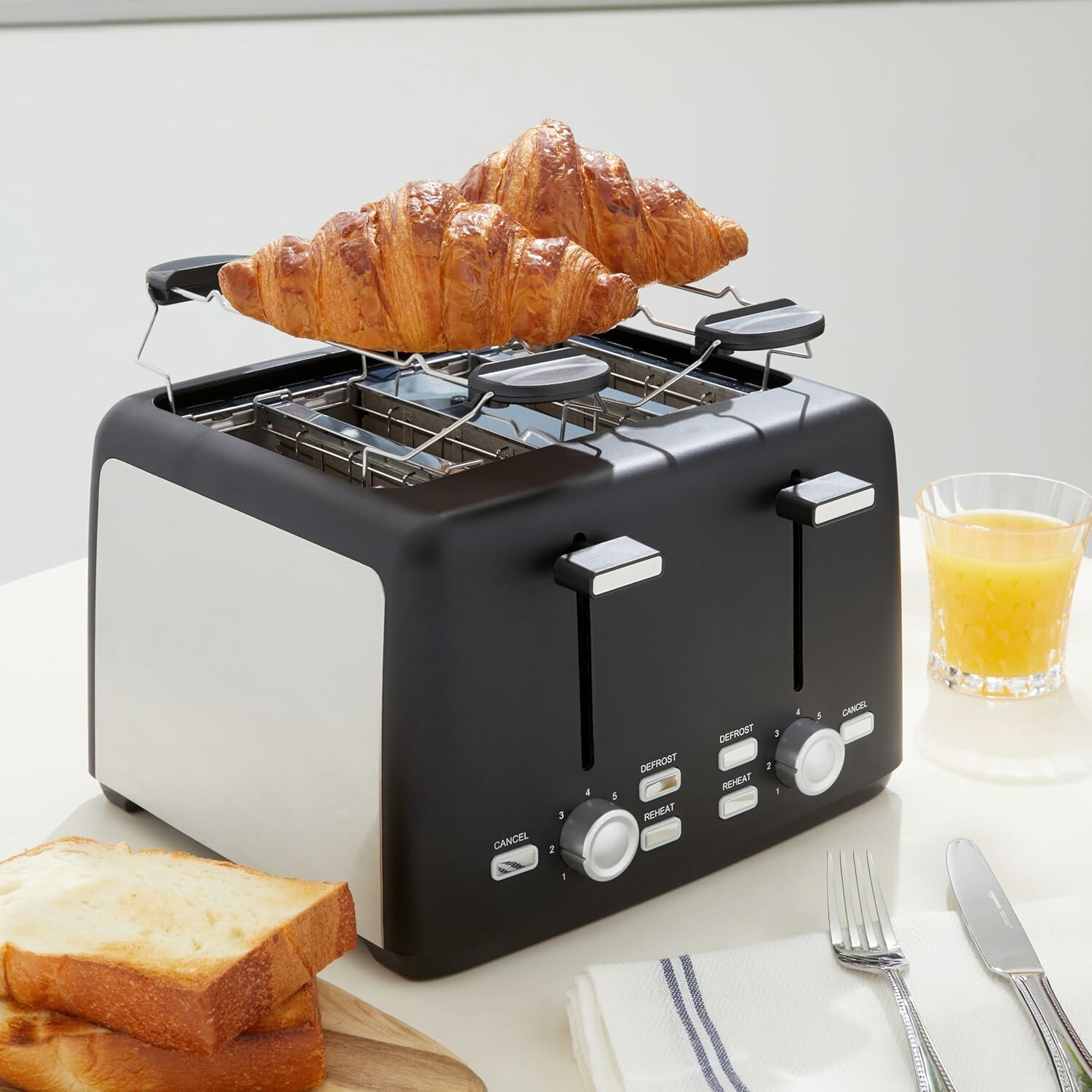 Amazon Basics Тостер 4 Slice with 7 Shade Settings and Removable Crumb Tray на 4 ломтика с 7 режимами, 1500Вт