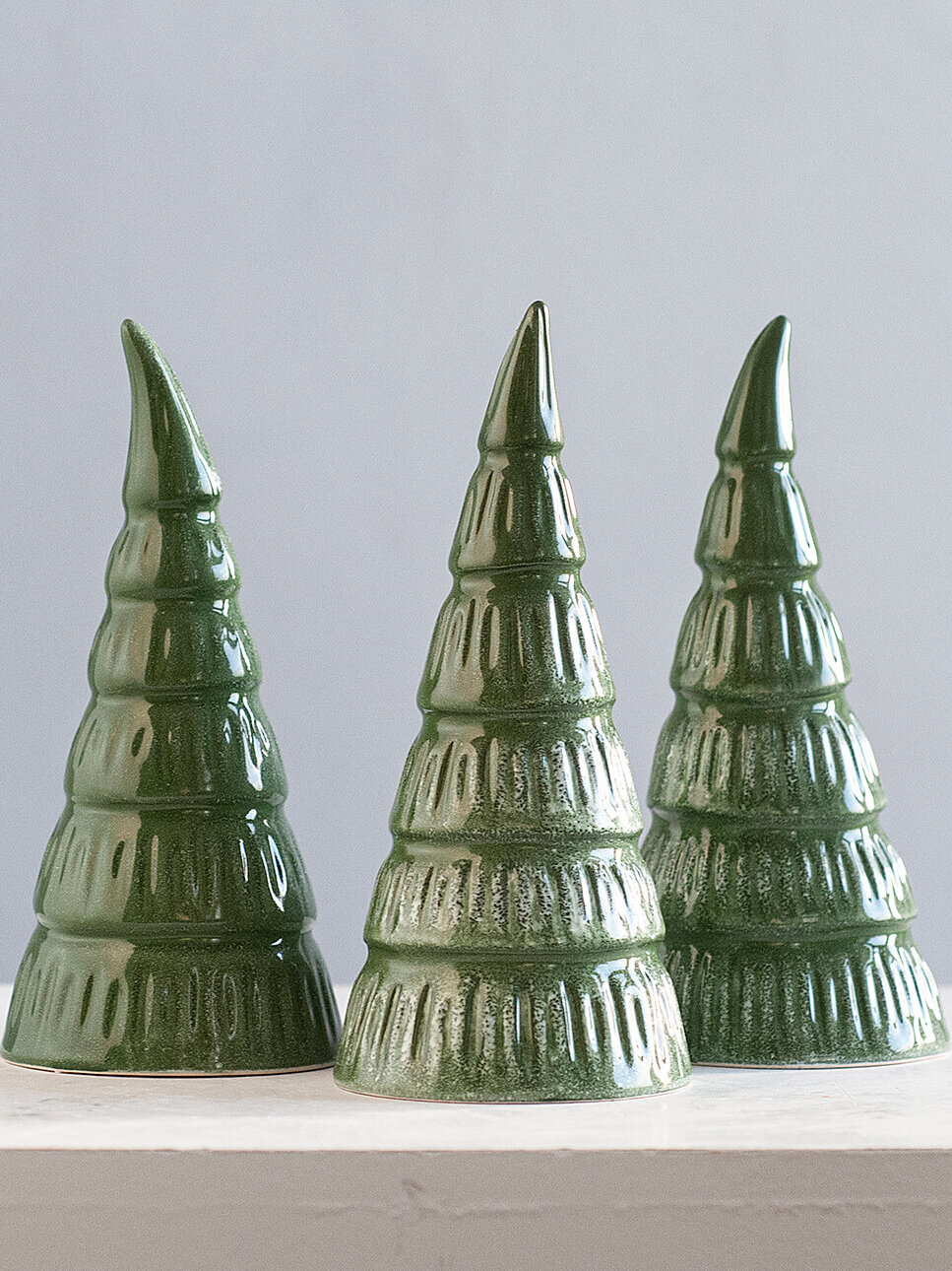 Статуэтка HIll & Mill "Pine Green", керамика, ручная работа, новогодняя, 15x7x7 см — фото 1