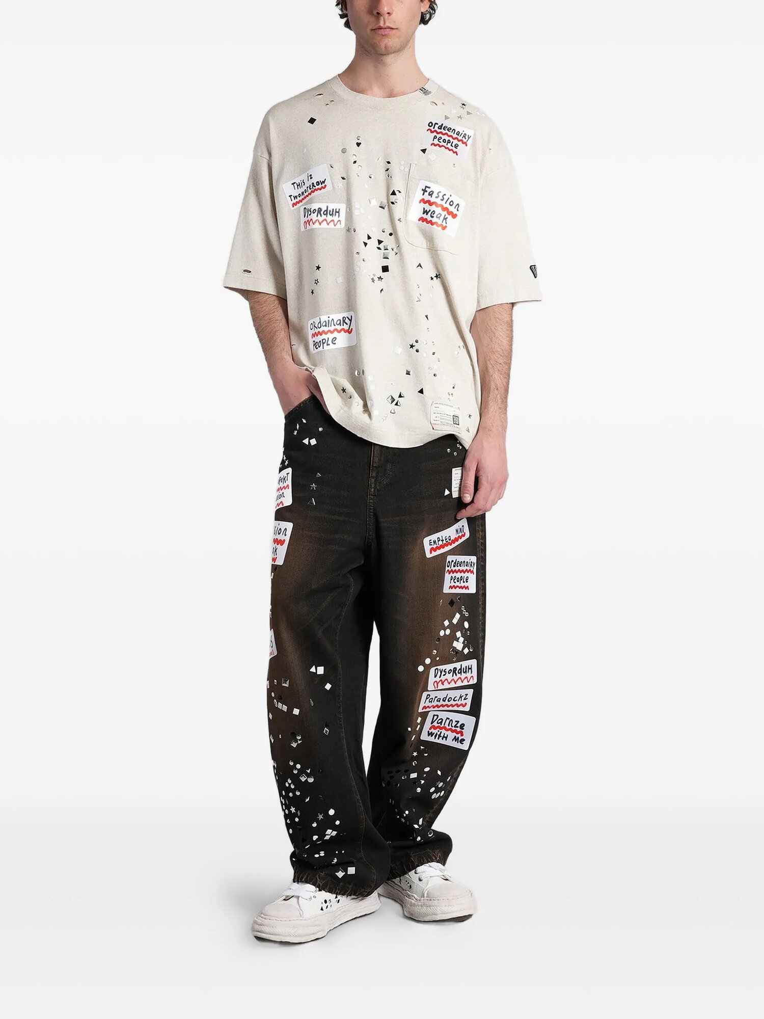 Джинсы MAISON MIHARA YASUHIRO Patch-detail stud-embellished jeans, размер 50 — фото 1