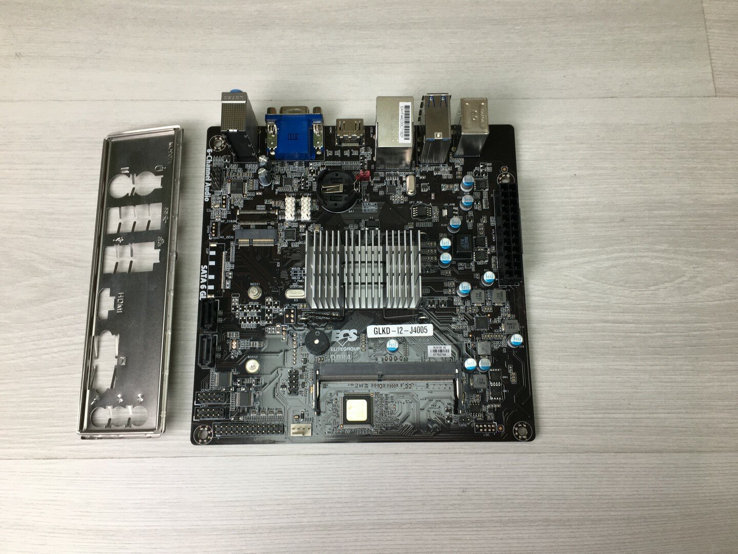 Мат. плата ECS Elitegroup GLKD-I2-J4005, Celeron J4005/1xSoDIMM DDR4/SATA/Sb/VGA/HDMI//Lan/mITX