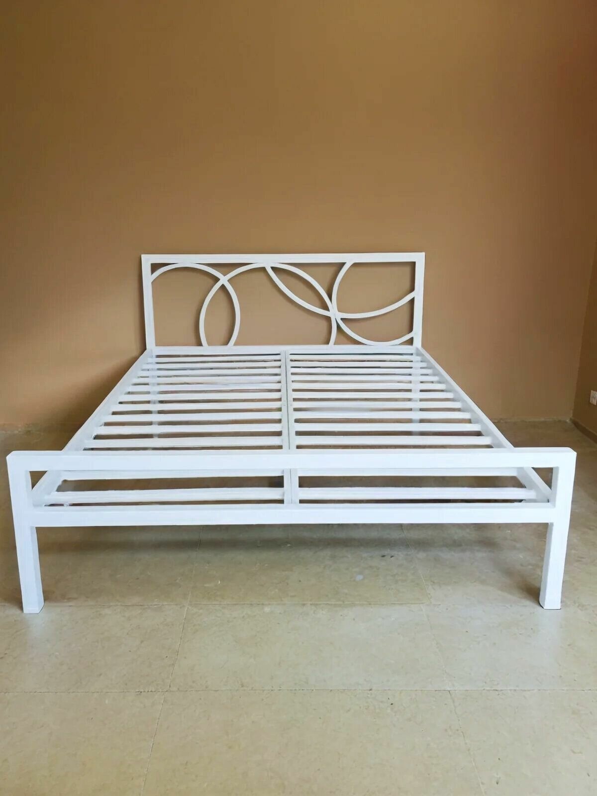 Кровать двуспальн. LOFT Mebel "Злата", металл, 200x200 см, белая муар