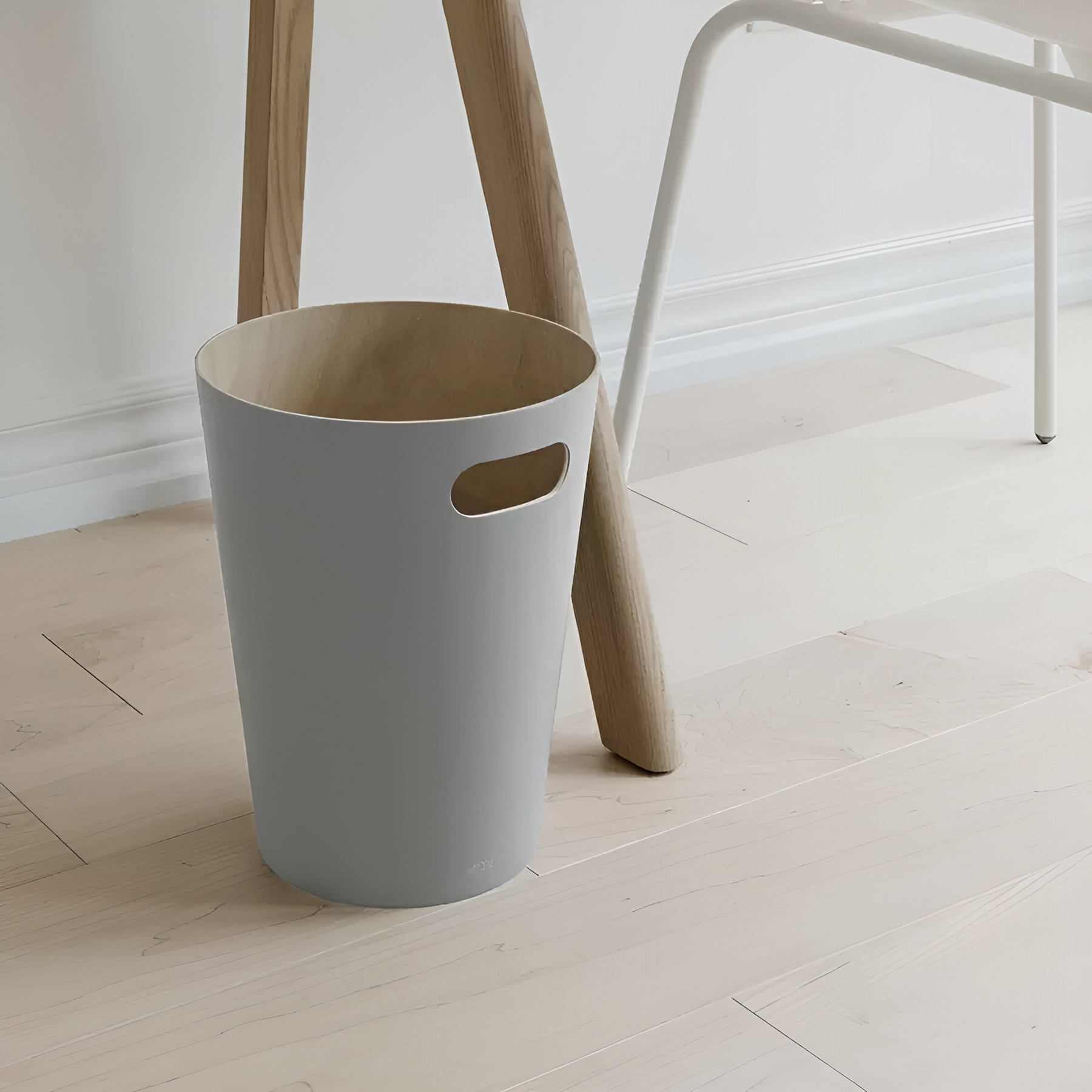 Корзина для мусора Umbra Woodrow, серая