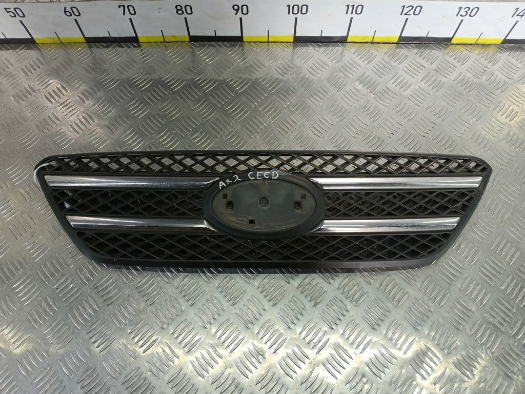 Решетка радиатора Б/У для Kia Ceed ED (2006—2010) 863501H000