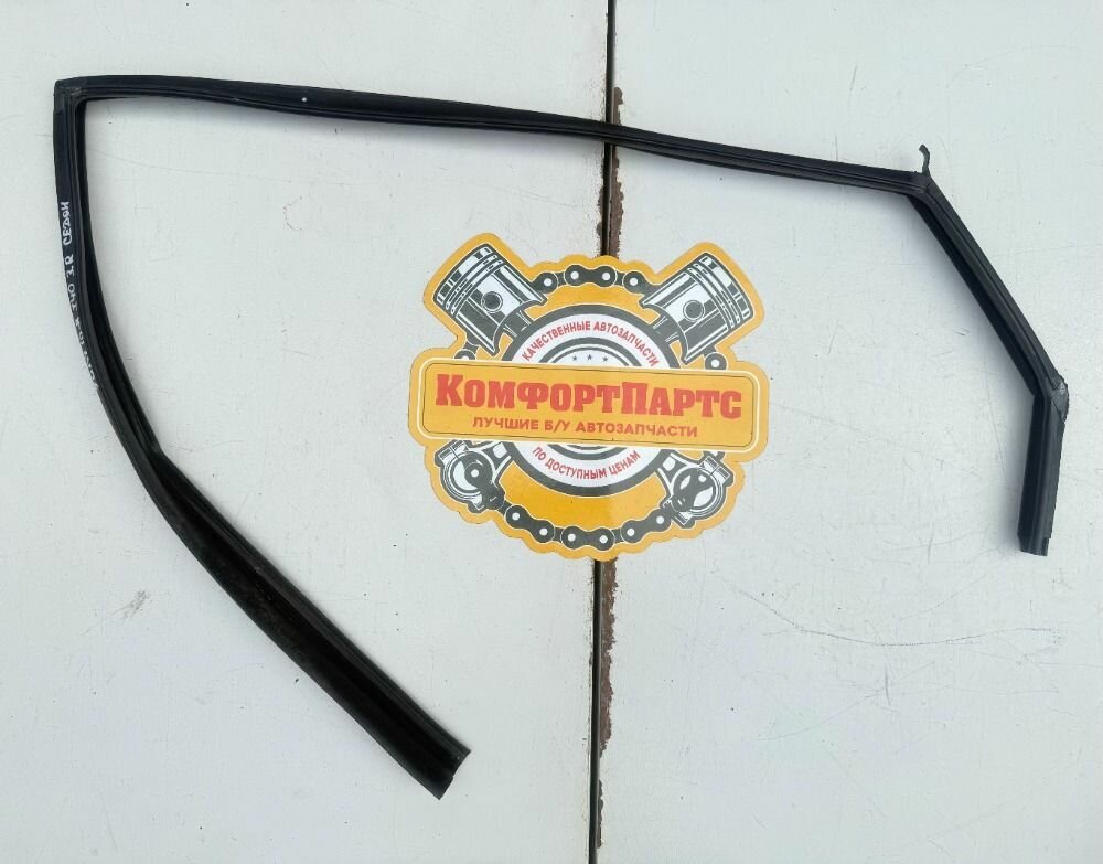 Уплотнитель стекла задний правый Хендай Ай40 ДФ Б/У с пробегом