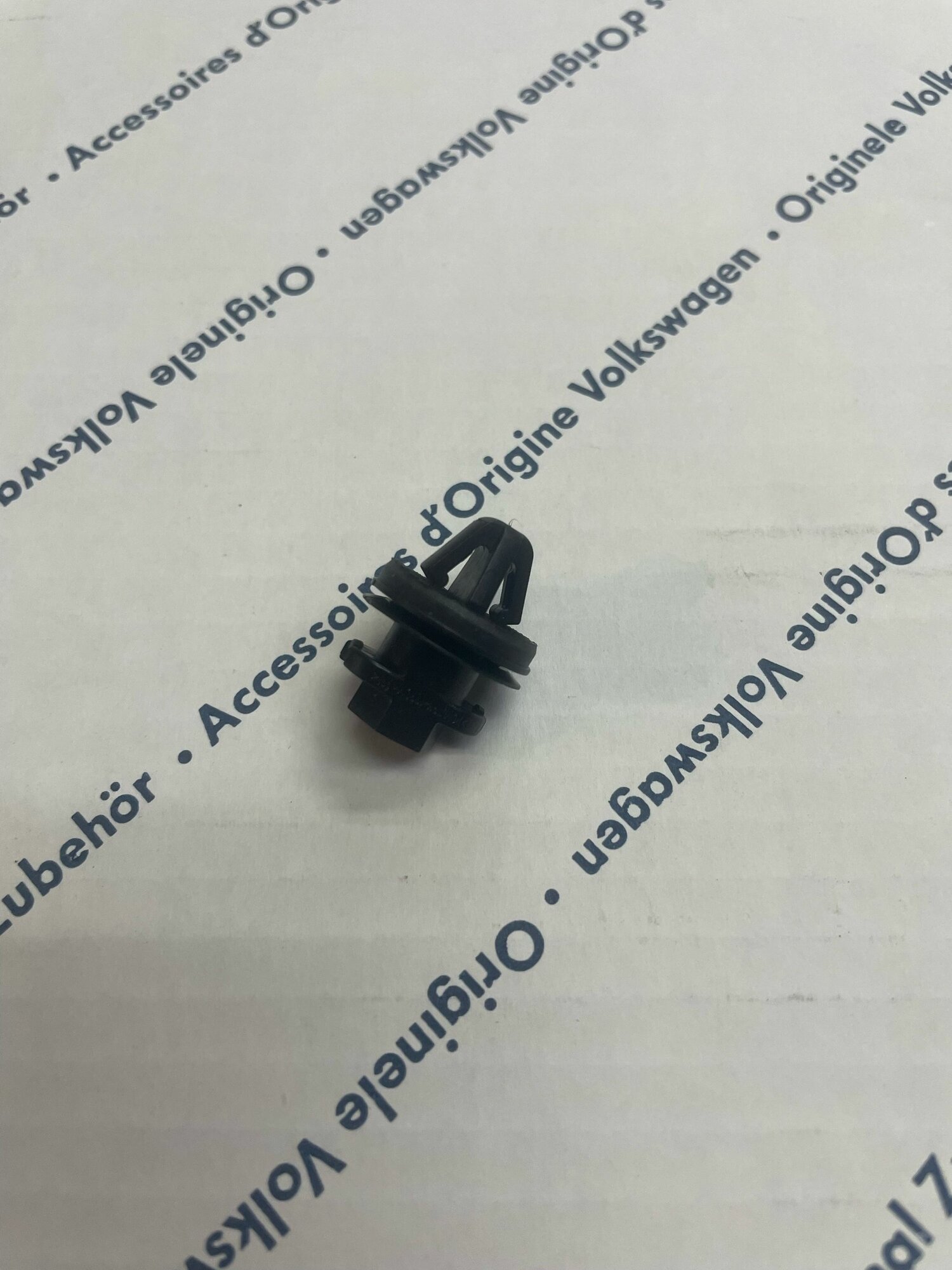 3AA868243A VAG Зажим для VAG