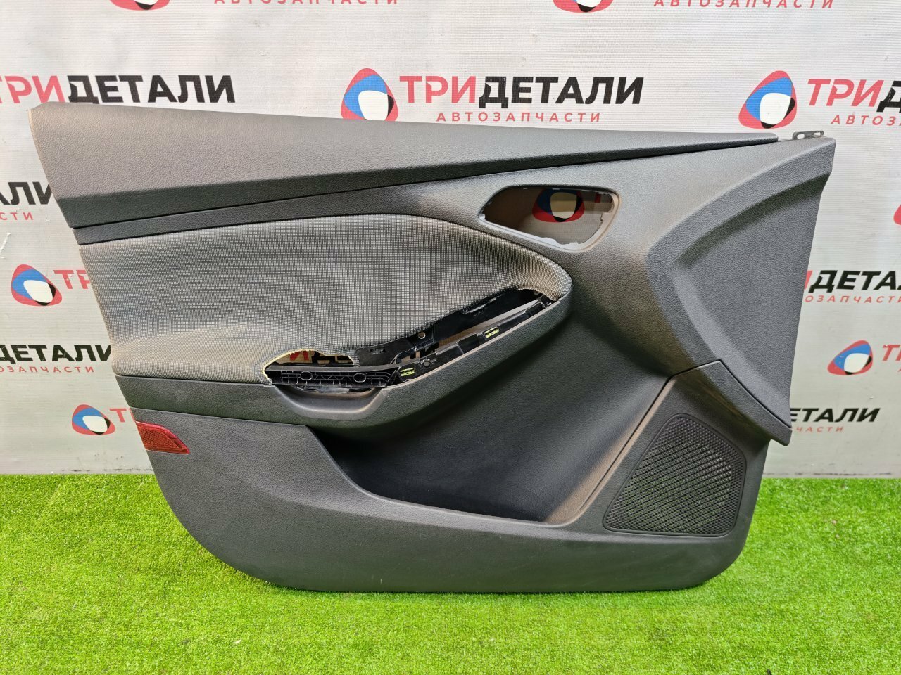 Обшивка боковой двери Ford Focus 1.6 IQDB 2013 перед. лев. (б/у)