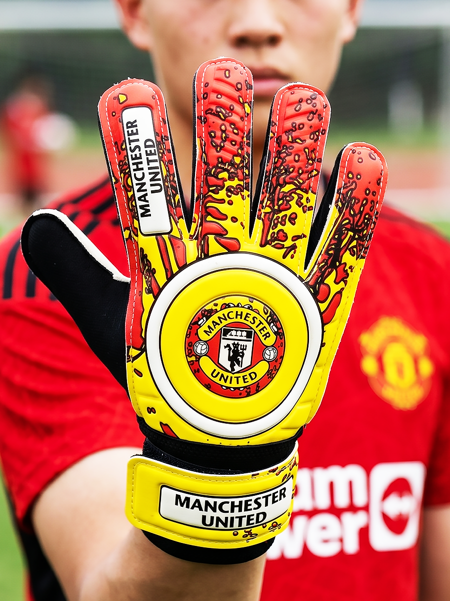 Вратарские перчатки футбольные детские подростковые Manchester United