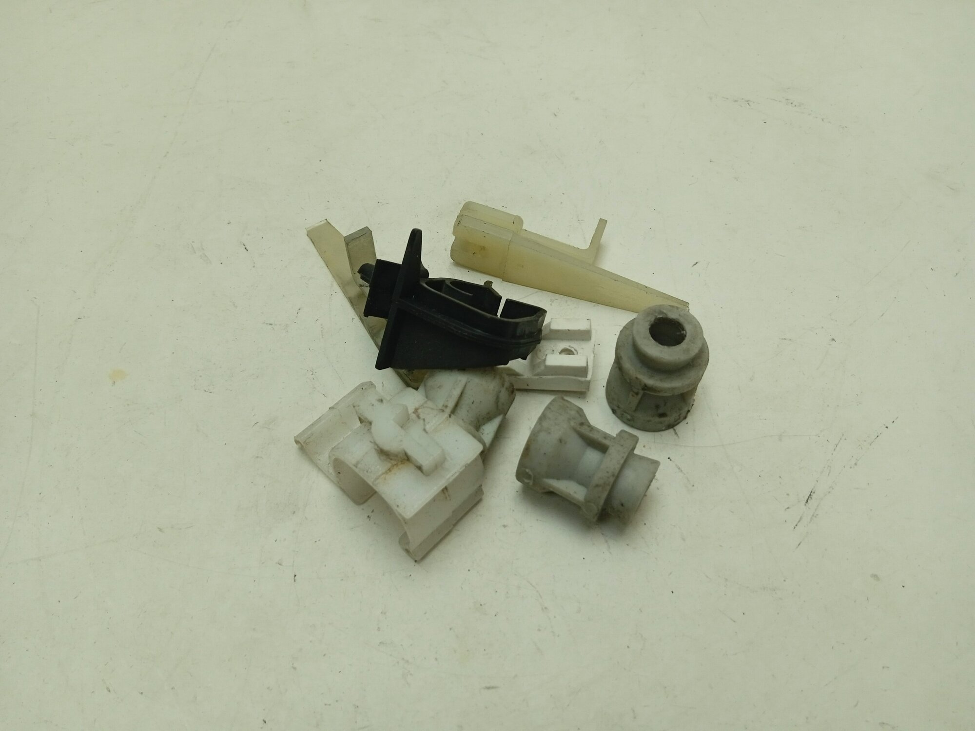 RST602 кт158 Пластиковые элементы для стиральной машины Hotpoint-Ariston RST602 б/у