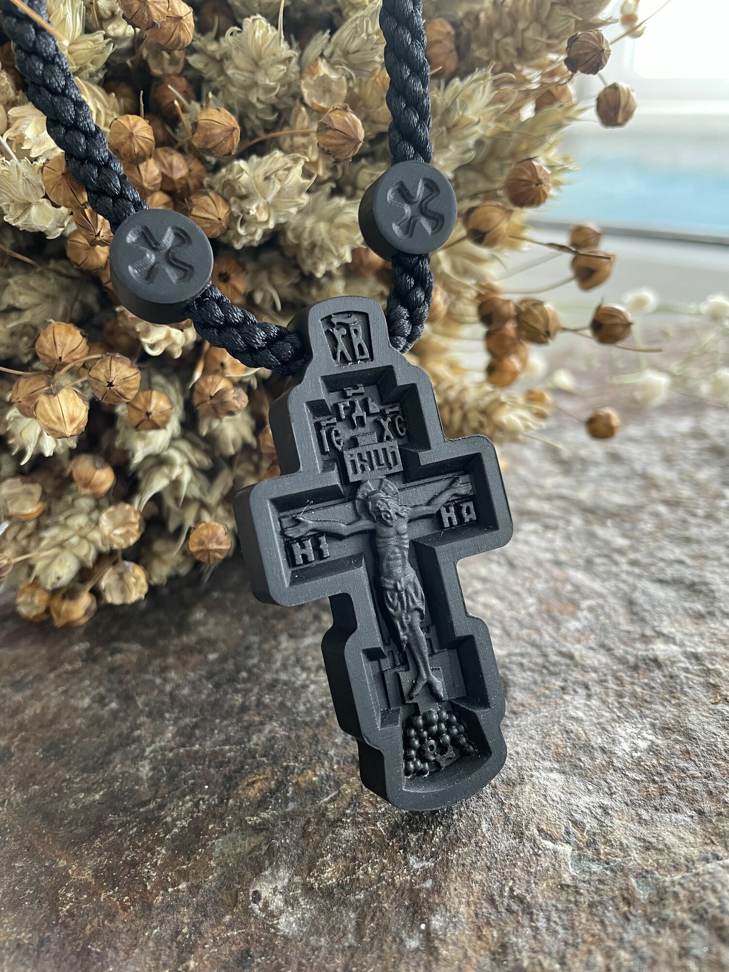 Mismi krestik chernoe derevo