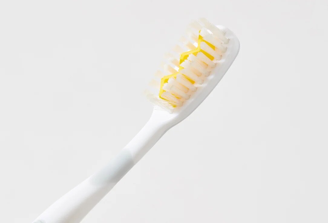 Pasta del Capitano Whitening Зубная щетка средней жесткости 1шт