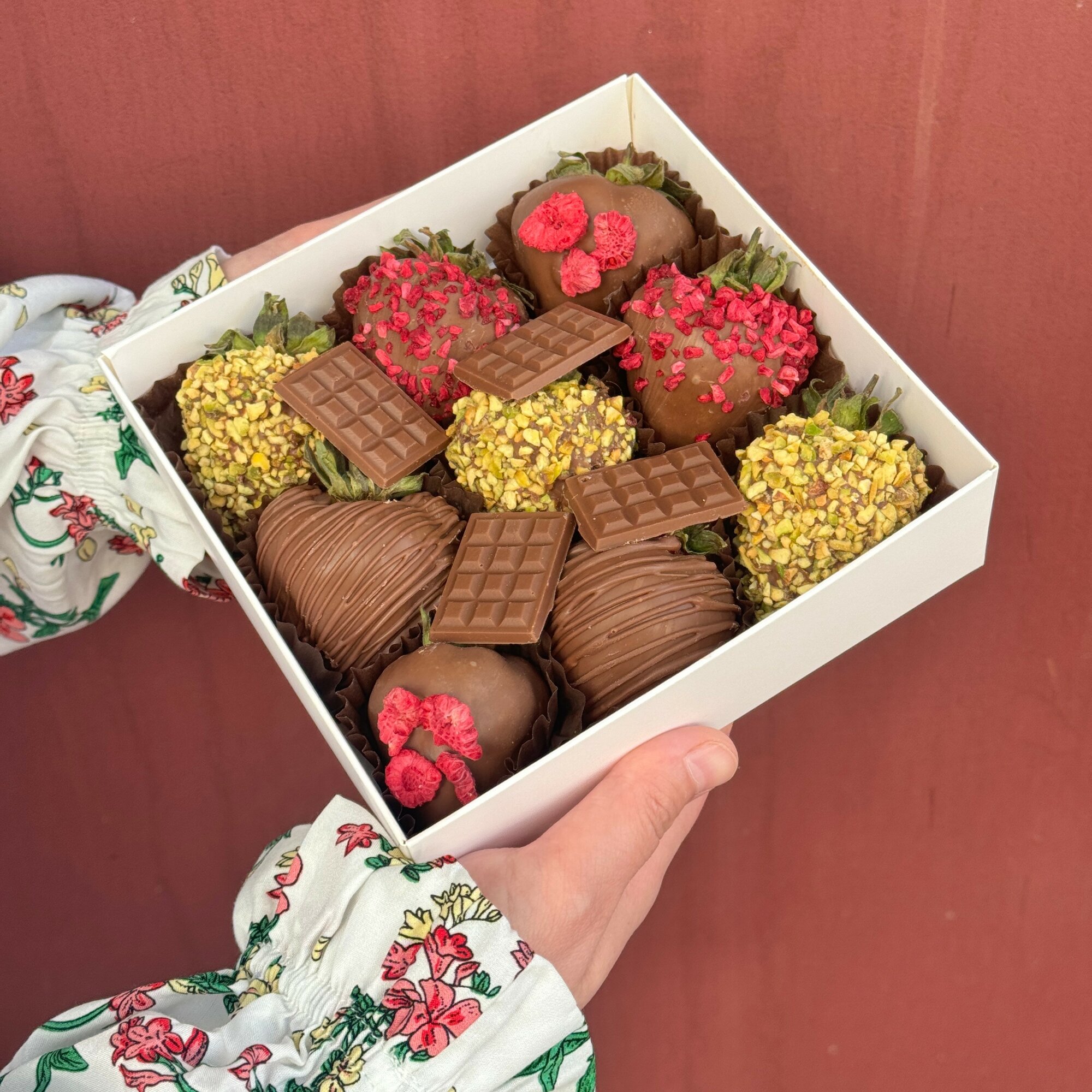Клубника в шоколаде Набор в коробке <> 9-12 шт