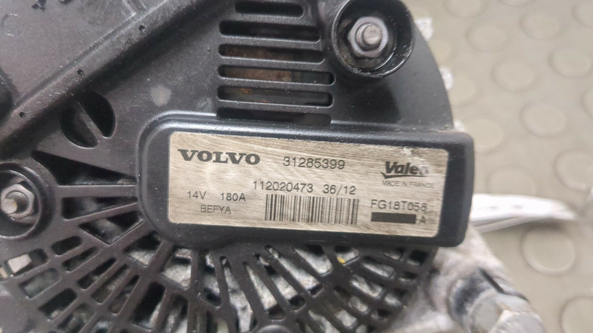 Генератор Volvo V70 Б/У — фото 1