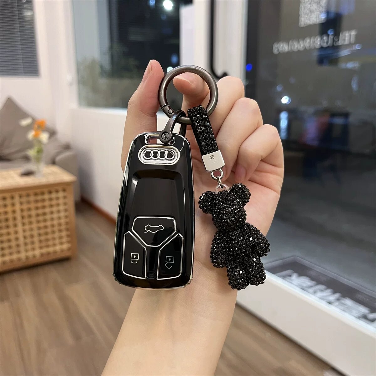 Чехол для ключа D-стиль Audi Q5 черно-серый с черным диамантовым медвежьим шармом и пистолетным кольцом