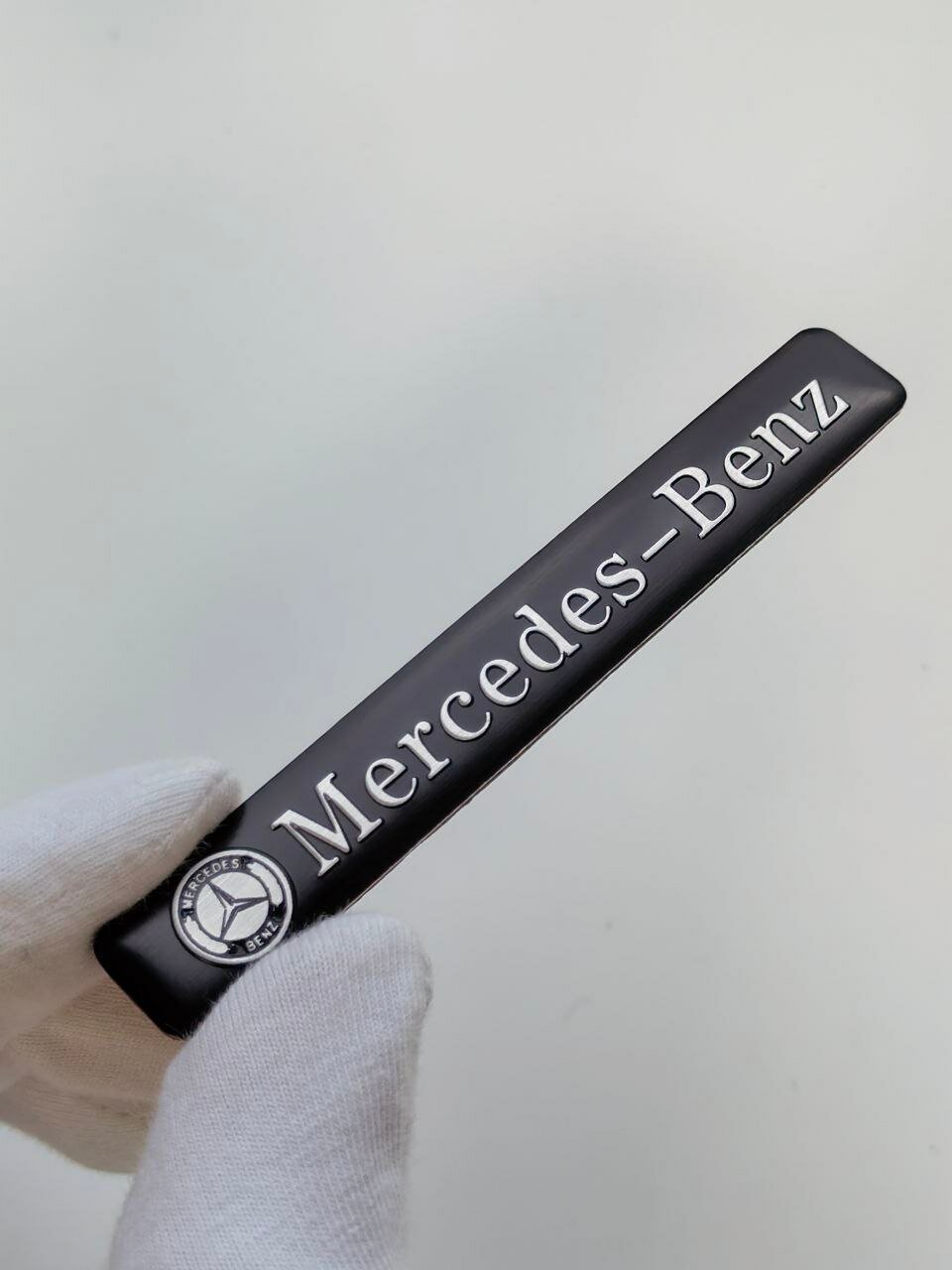 Алюминиевая наклейка 85*12 мм. Mercedes эмблема наклейка на авто Мерседес 1 шт.