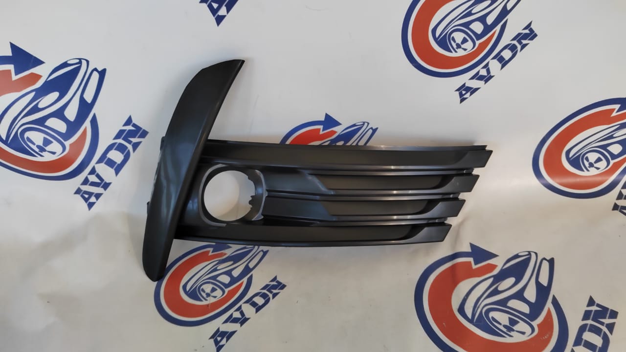 Оправа ПТФ правая TOYOTA COROLLA E180 16-19