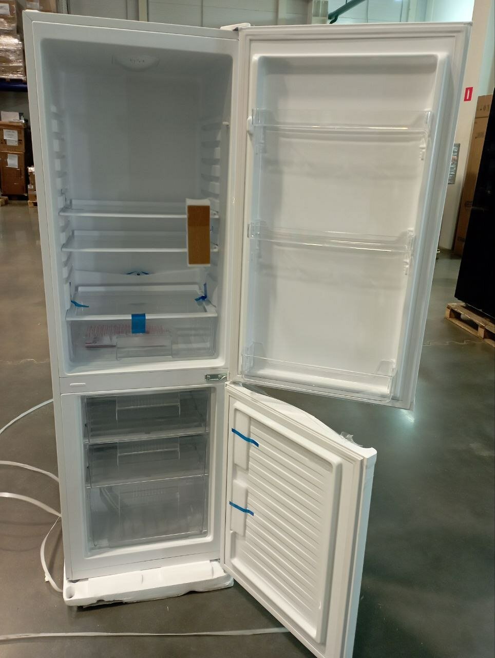 Холодильник MAUNFELD MFF170W