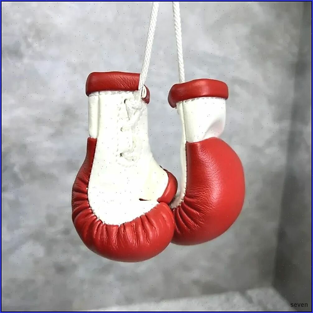 Боксёрские перчатки на зеркало в машину, красный брелок в автомобиль