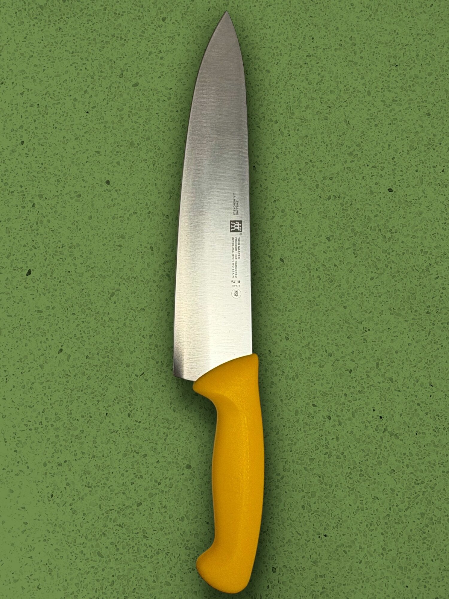 Кухонный нож - шеф Zwilling J.A. Henckels Twin Master Yellow 9.5 Chef Knife, 32108-250