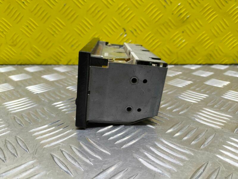 Дисплей инфоцентр Mitsubishi Carisma