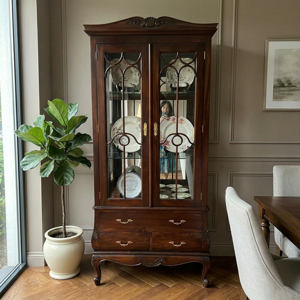 Шкаф-витрина