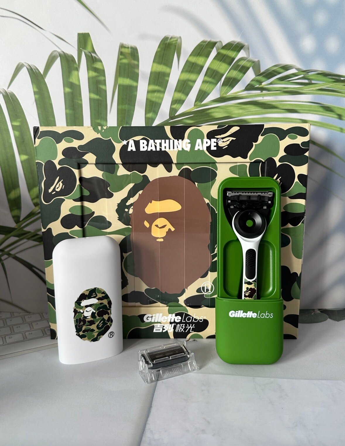Мужской набор Gillette x Bape; бритва Gillette Labs, кейс и 2 сменные кассеты