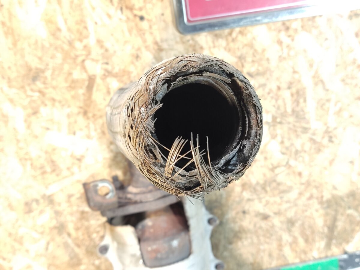 Коллектор выпускной MITSUBISHI Space Star 1998-2004 MR571380