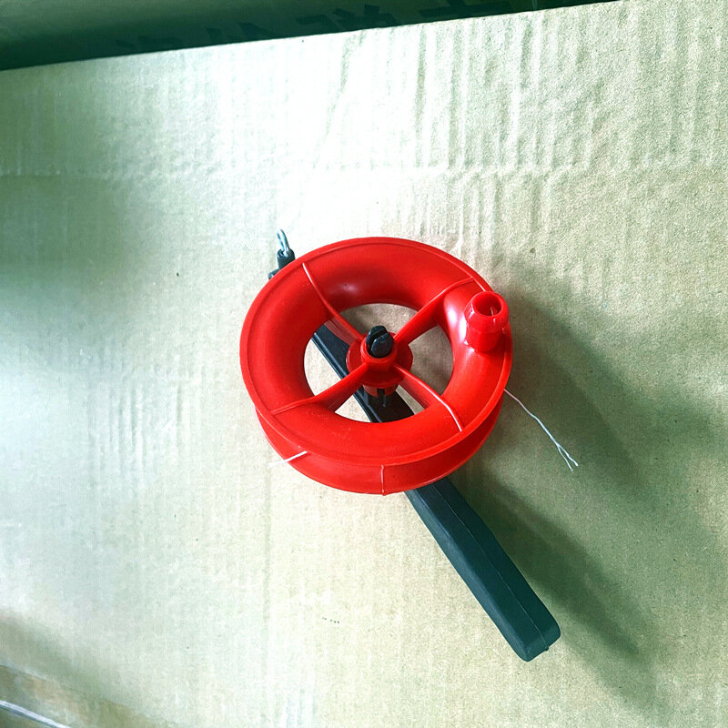 Катушка для воздушного змея, маленькая красная катушка, колесо для воздушного змея с держателем для шнура, детская катушка для воздушного змея с ручным приводом.