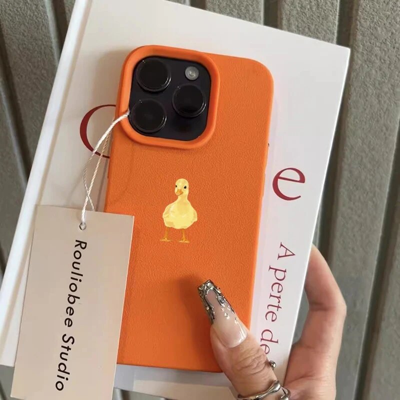 Оранжевый чехол для iPhone 12 с уткой Rouliobee Studio