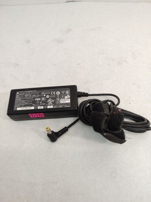 Блок питания внешний 19V 3.42A DELTA SADP-65KB D