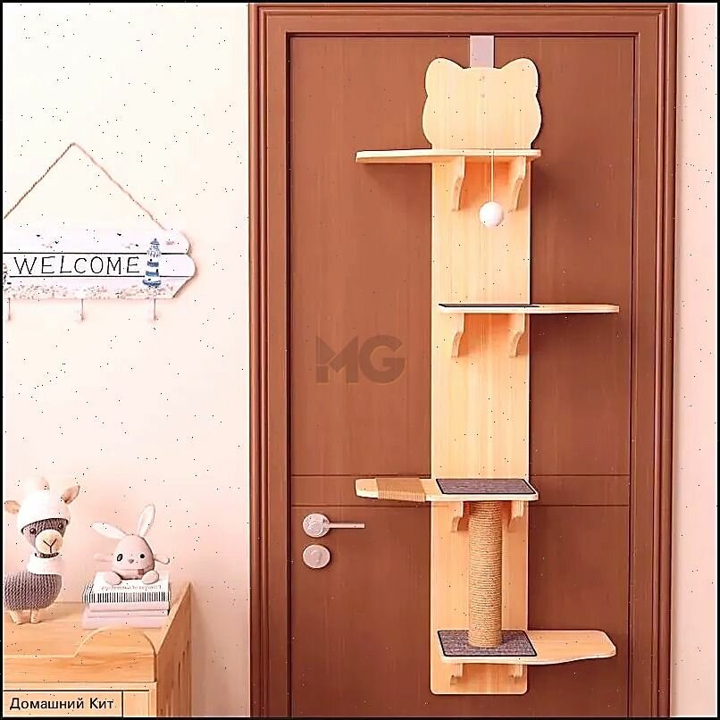 Деревянный подвесной комплекс для кошек с дверным креплением столбом площадкой когтеточкой и интерактивной игрушкой