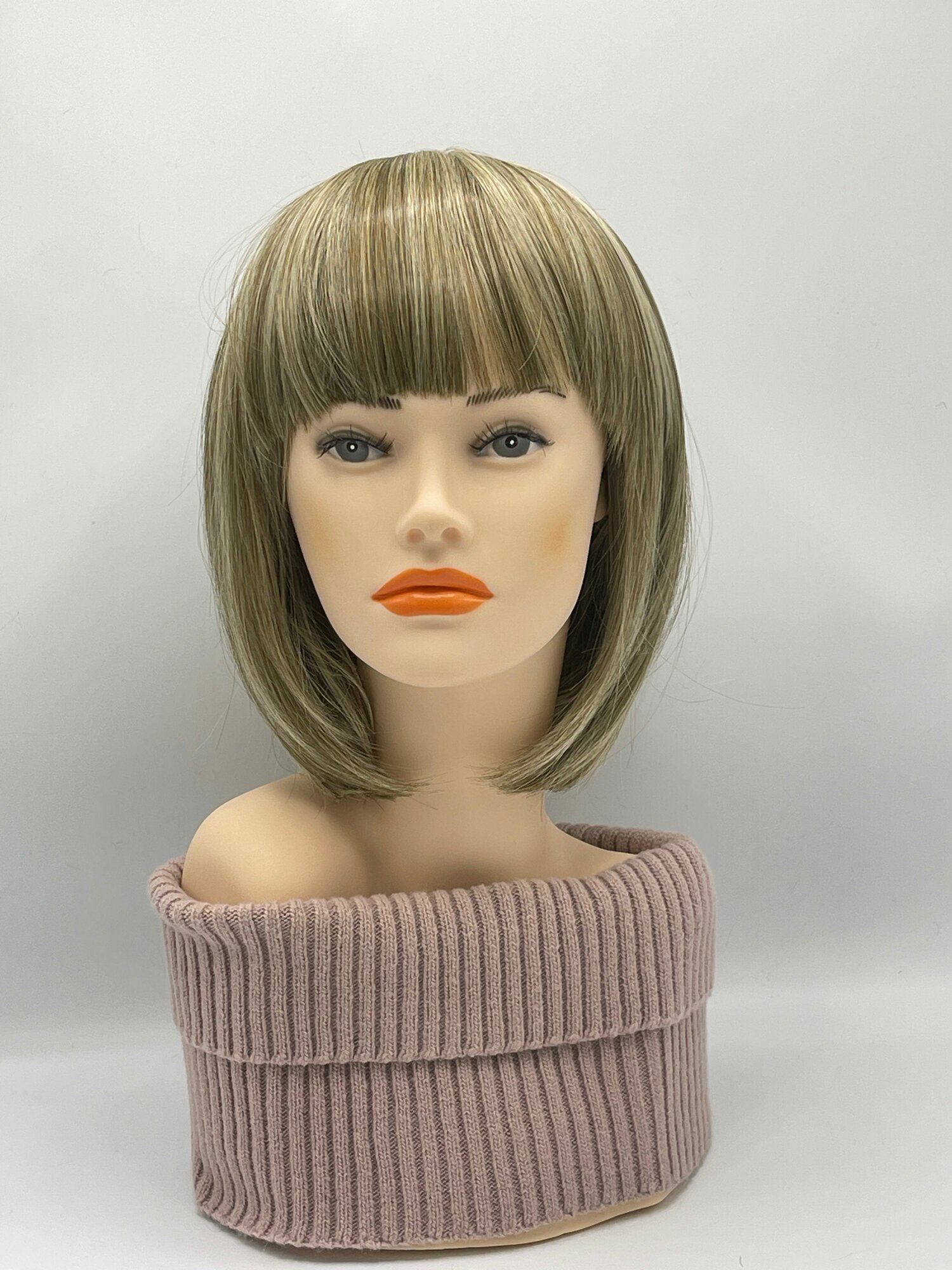 Парик Best Wigs, термоволокно, с челкой, светло-бежевый, длина волос короткая
