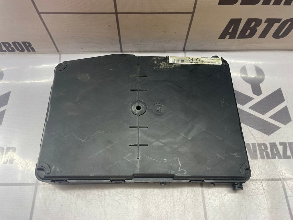 Блок предохранителей Renault Megane 2 02-09