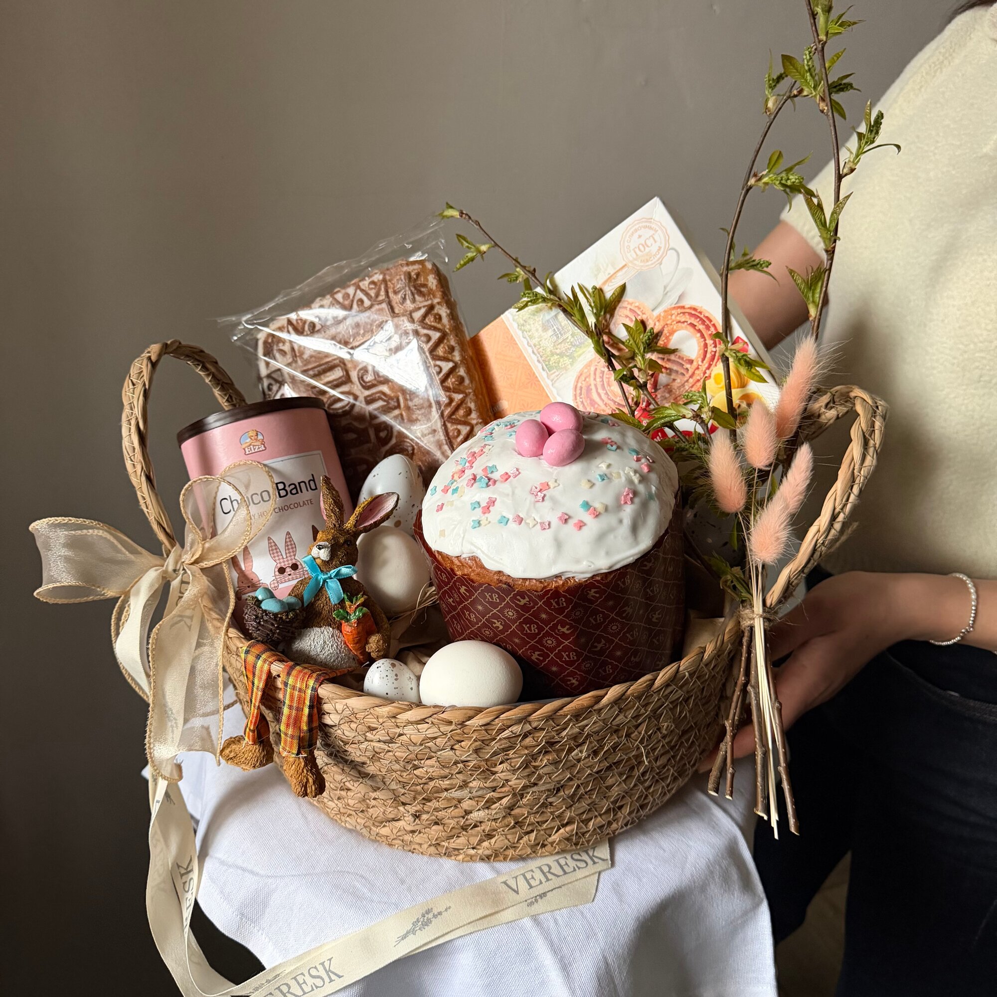 Подарочная корзина с пасхальным куличом, на Пасху. Veresk 752