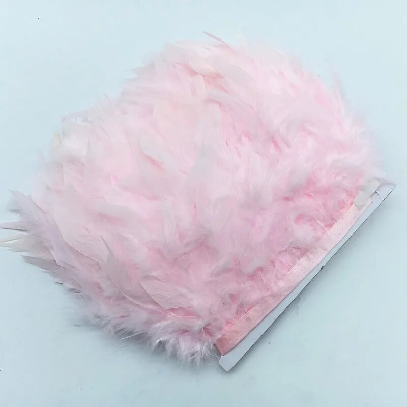 Розовая лента с перьями Light pink feathers
