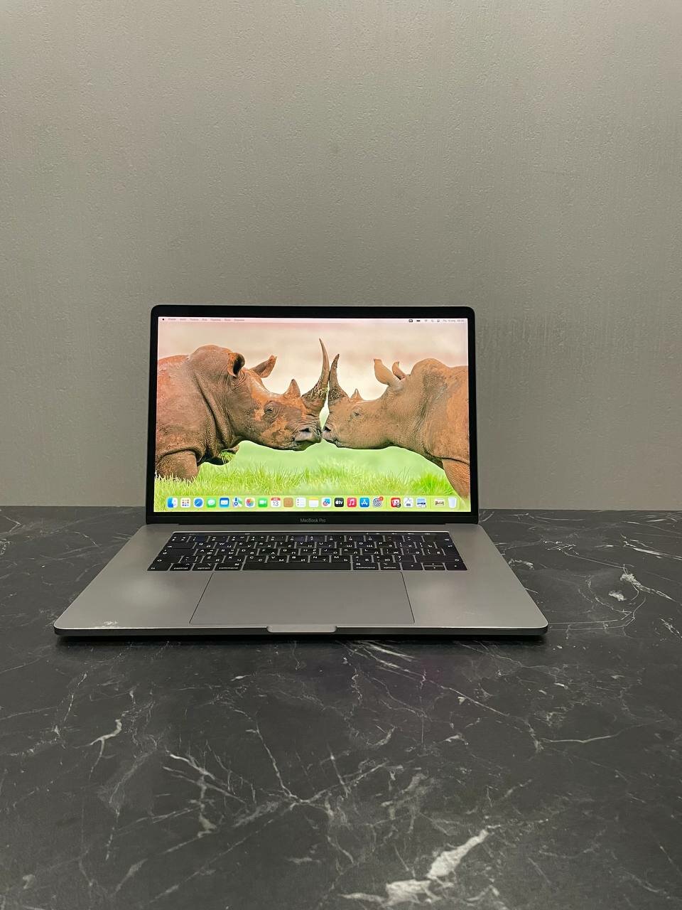 15.4" Ноутбук Apple MacBook Pro 15 2019, Intel Core i7 2.6 ГГц, RAM 16 ГБ DDR4, SSD 256 ГБ, AMD Radeon Pro 555X