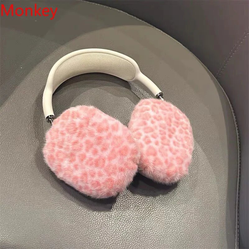 Розовые плюшевые наушники Airpods Max с принтом