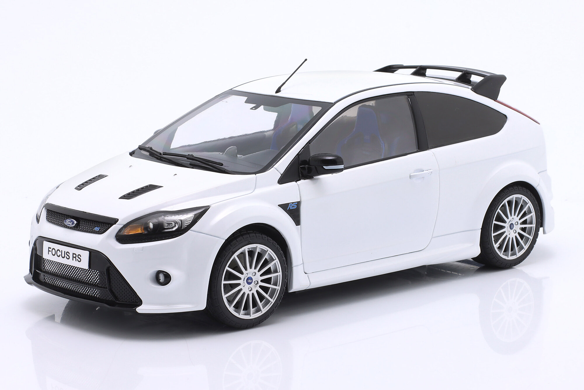 Модель коллекционная SOLIDO Ford focus MK2 rs 2009 white