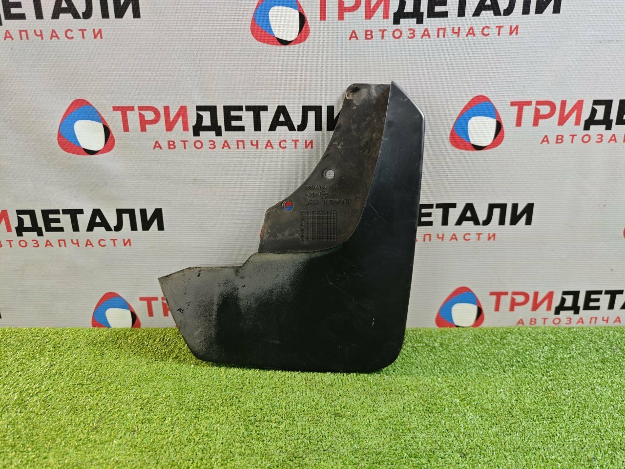 Брызговик Renault Duster 1.6 H4MD438 2016 перед. прав. (б/у)