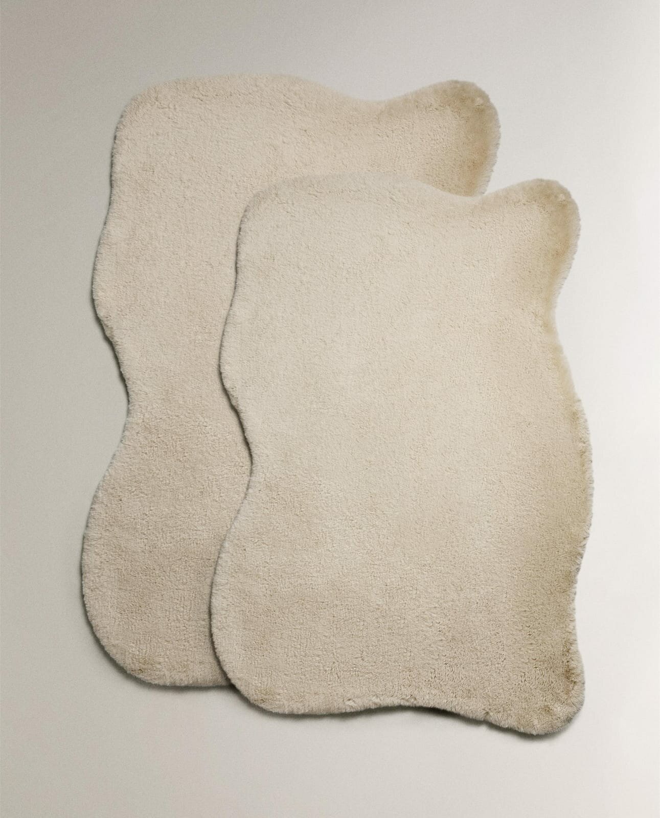 Ковер ZARA HOME нерегулярный ковер из меха, светло-бежевый, 200x300 см 1395/029/052-79
