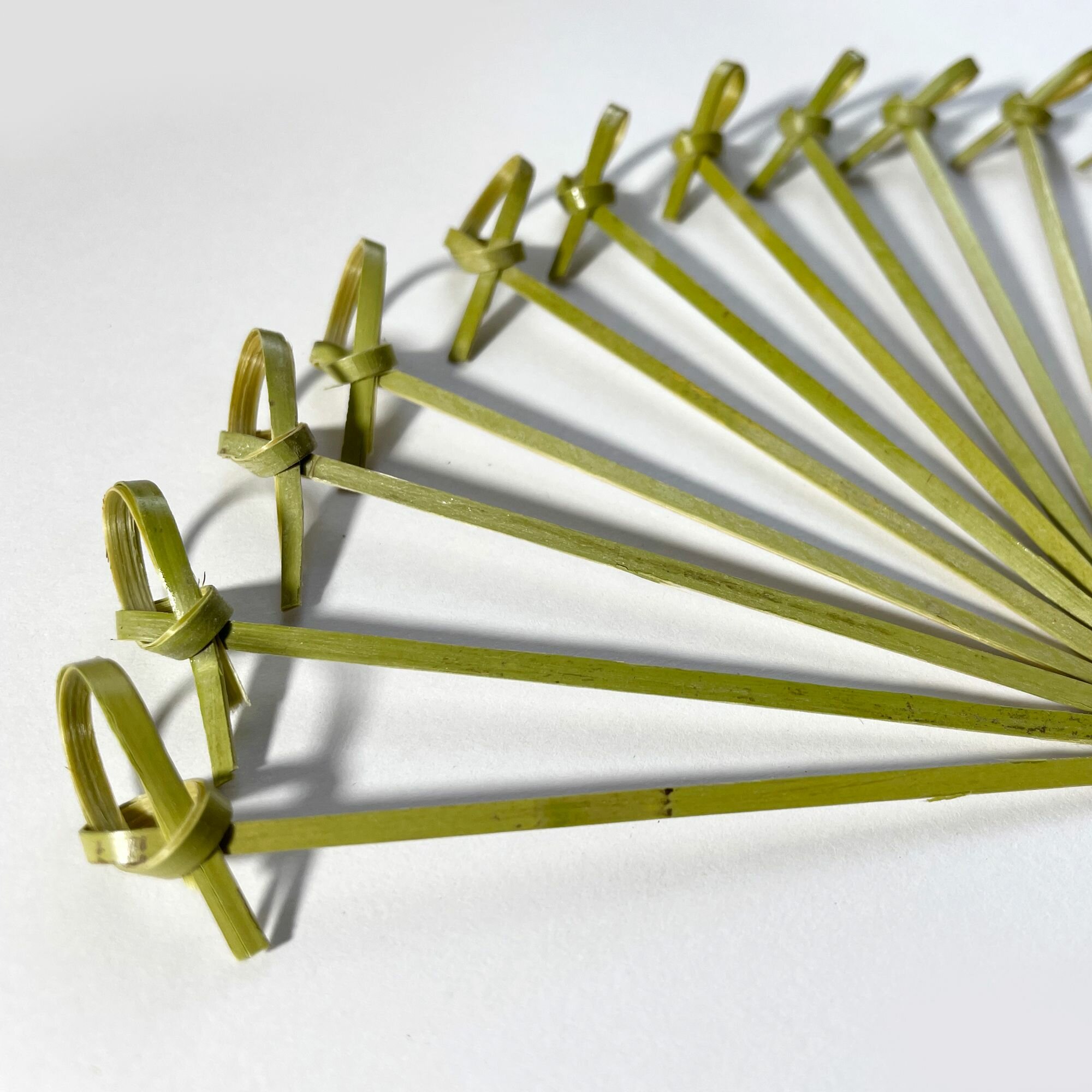 Одноразовые фруктовые палочки, креативные бамбуковые палочки, декор для коктейлей, палочки для сэндвичей, десертные вилки, палочки для бургеров, фиксированные зубочистки