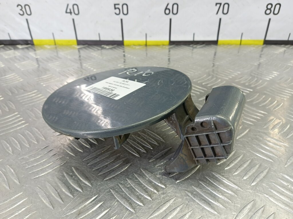 Лючок бензобака Б/У для Kia RIO II (2005—2009) 695101G200