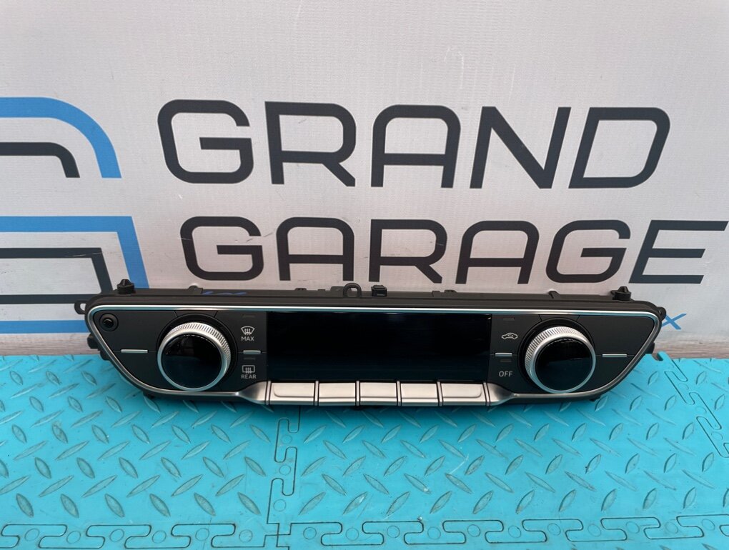 Блок климата Audi A4 2016 B9 CVKB 2.0 OEM 8W0820043F